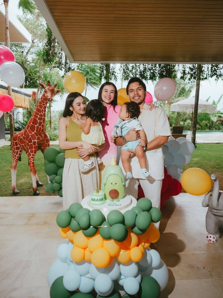 Gaya Aaliyah Massaid dan Thariq Halilintar di Ultah Pertama Anaknya ...