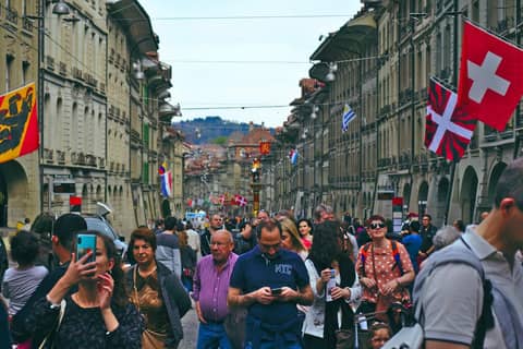 Warga Swiss Tolak Proposal Pembatasan Populasi 10 Juta Jiwa | IDN Times