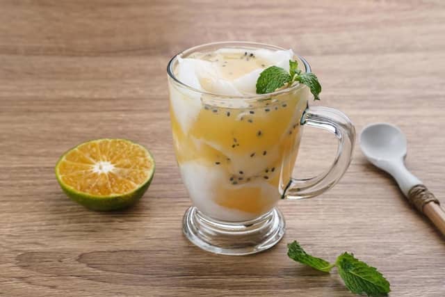 Resep Es Kelapa Kopyor Jeruk Segar untuk Cuaca Panas | IDN Times