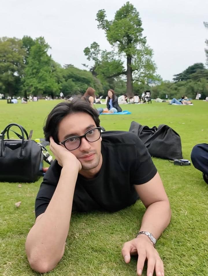 9 Potret Omar Daniel di Shinjuku Gyoen National Garden | IDN Times