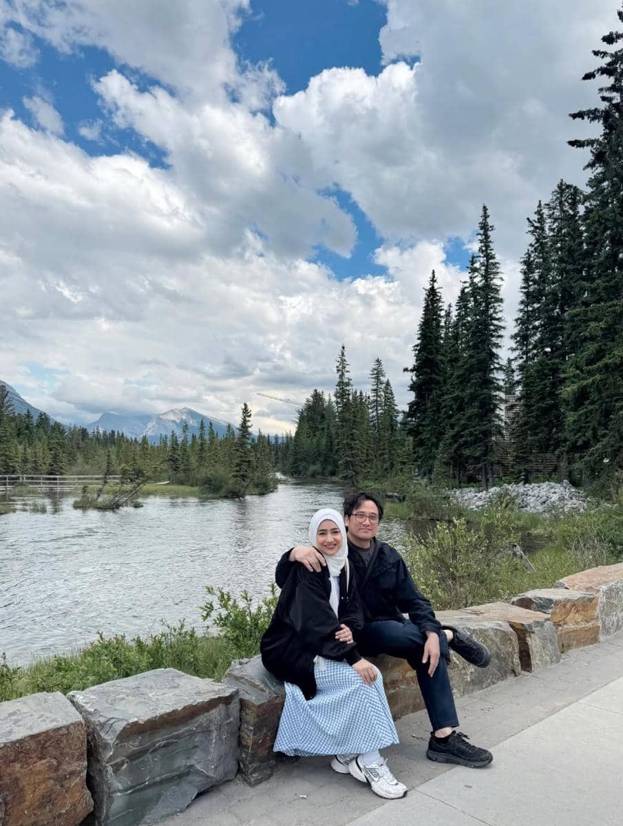 9 Potret Tengku Firmansyah Liburan di Kota Canmore Kanada | IDN Times