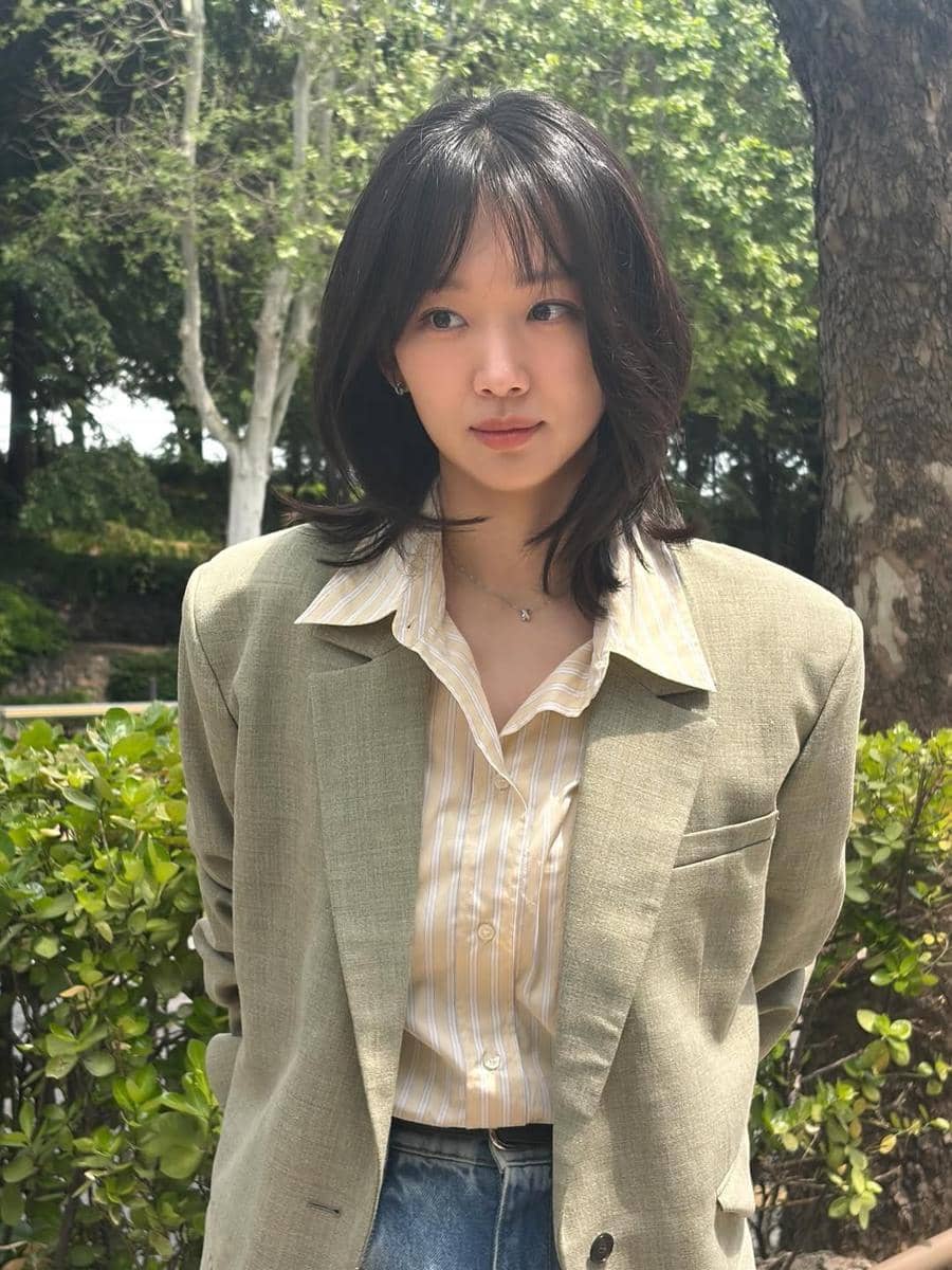 10 Ide Hair Style Berponi ala Jin Ki Joo, Cast Teach You a Lesson | IDN ...